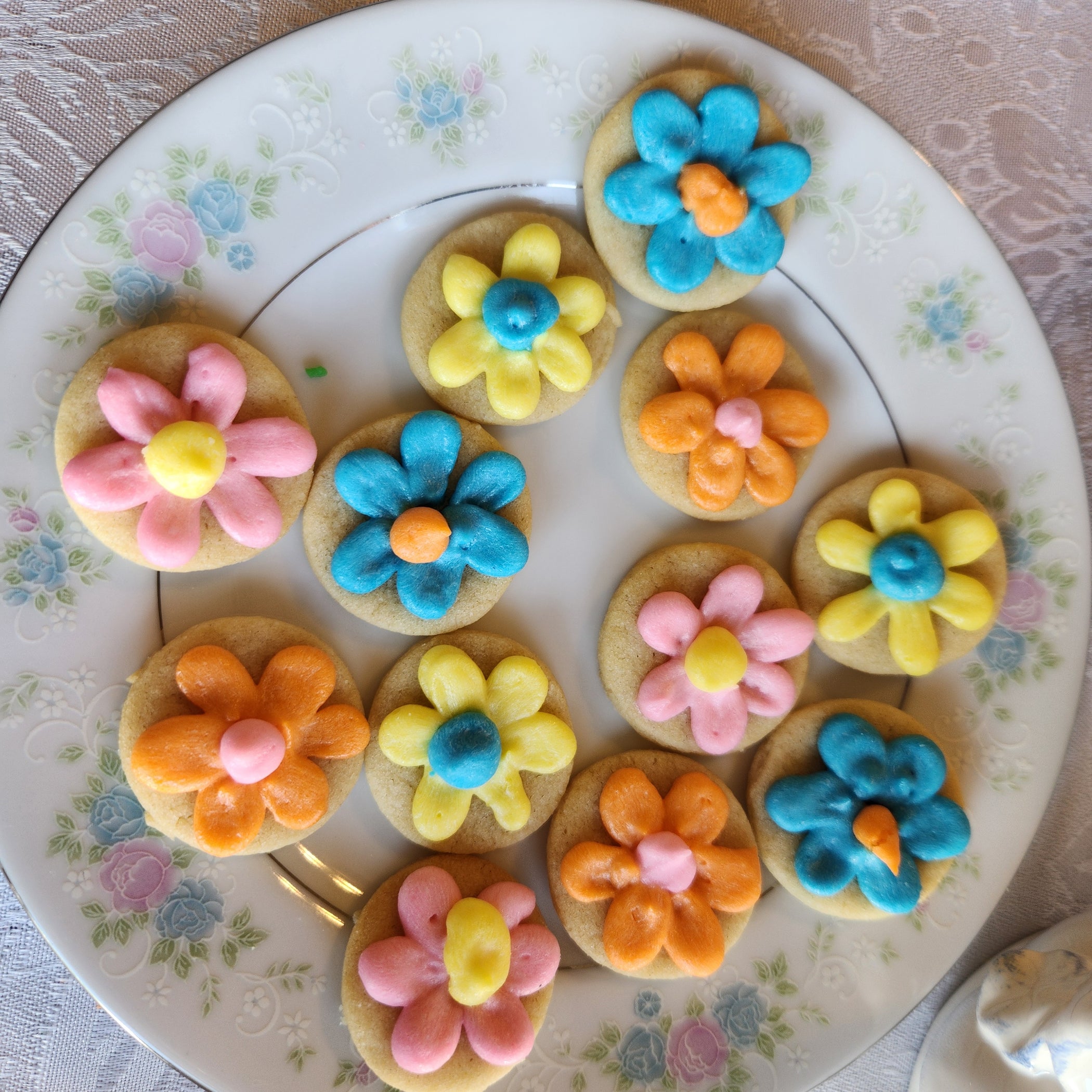 Iced cut out cookies – Linda's Kitchen